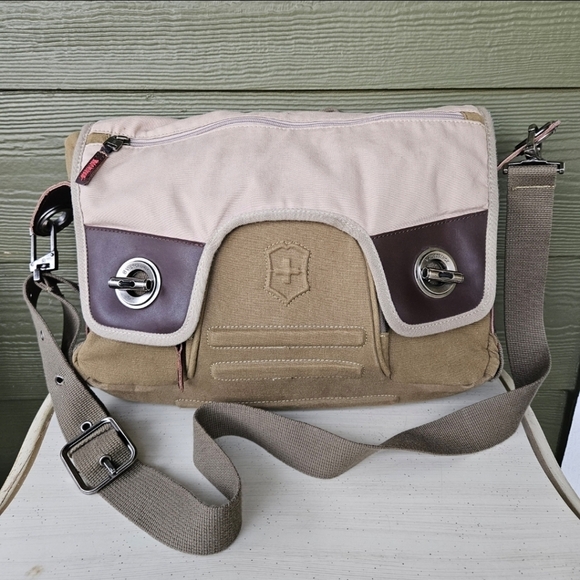 Victorinox | Bags | Victorinox Ground Force Swiss Gear Laptop Messenger ...